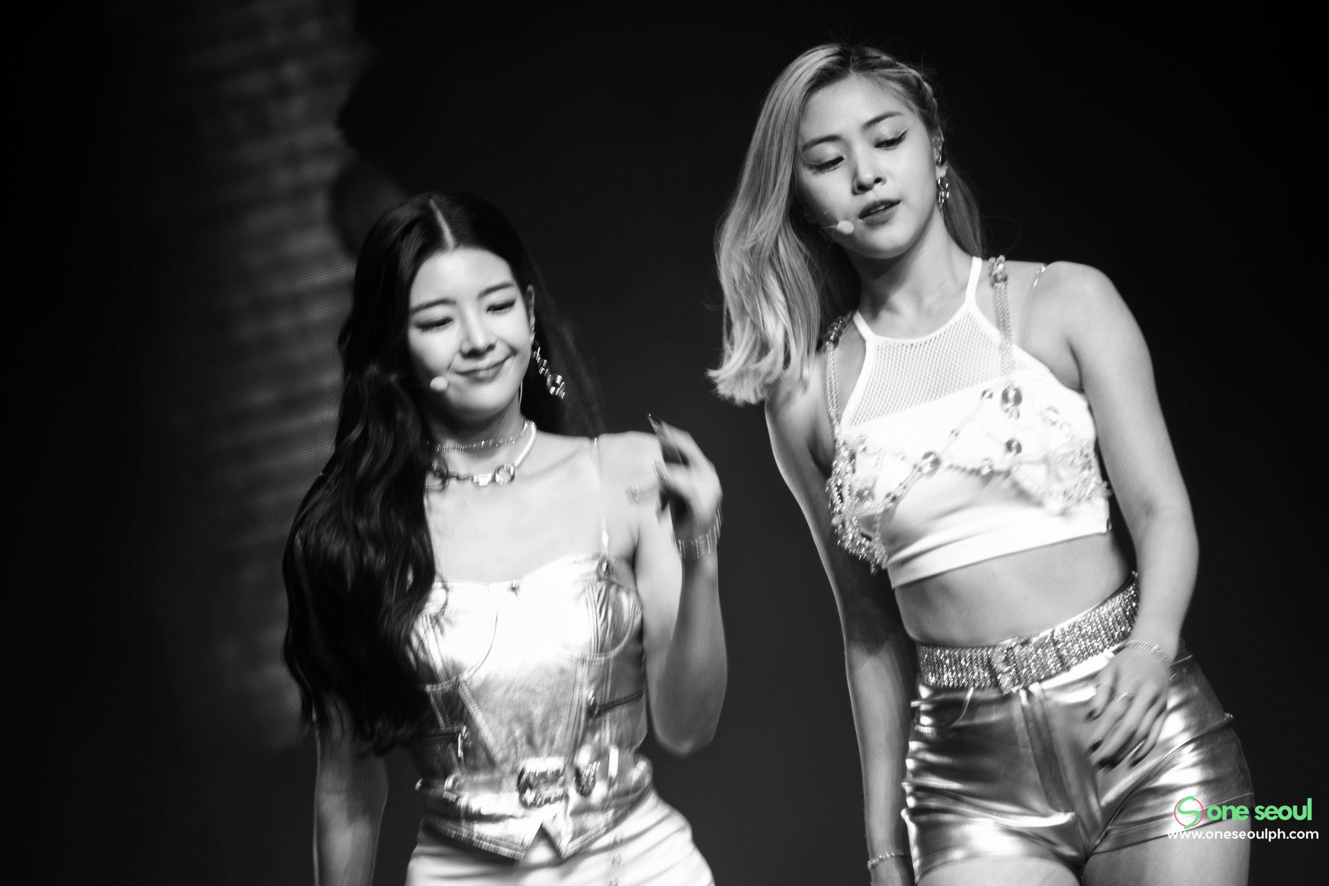 [PHOTOS] ITZY Premiere Showcase &'ITZY? ITZY!' in Manila - One Seoul